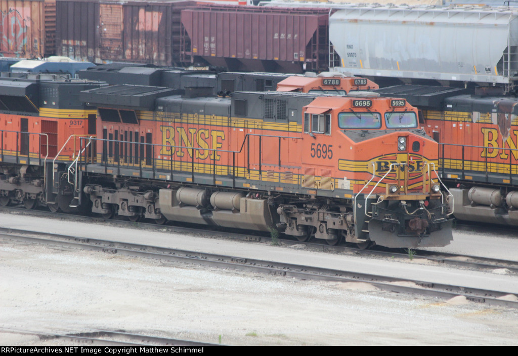 BNSF 5695